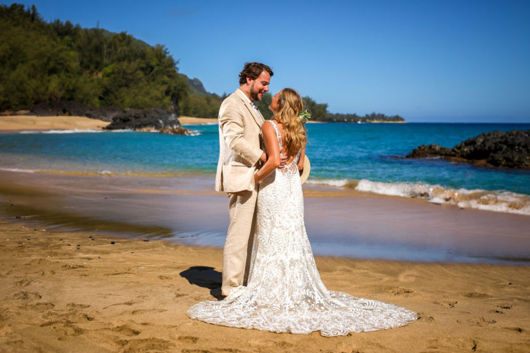Grayson + Carrie – Ali'i Kaua'i Weddings